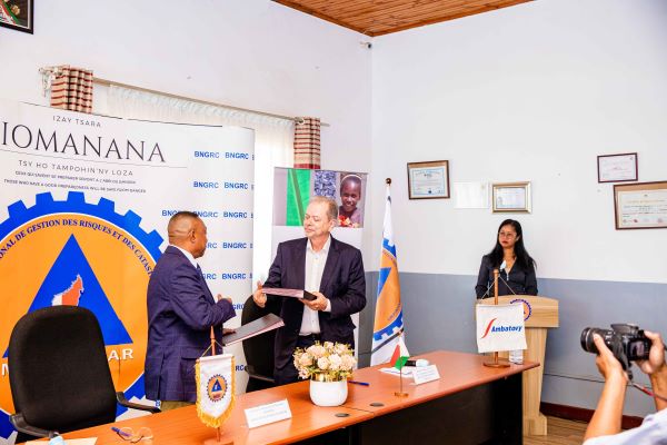 Signature of a collaboration agreement between Ambatovy and the ...